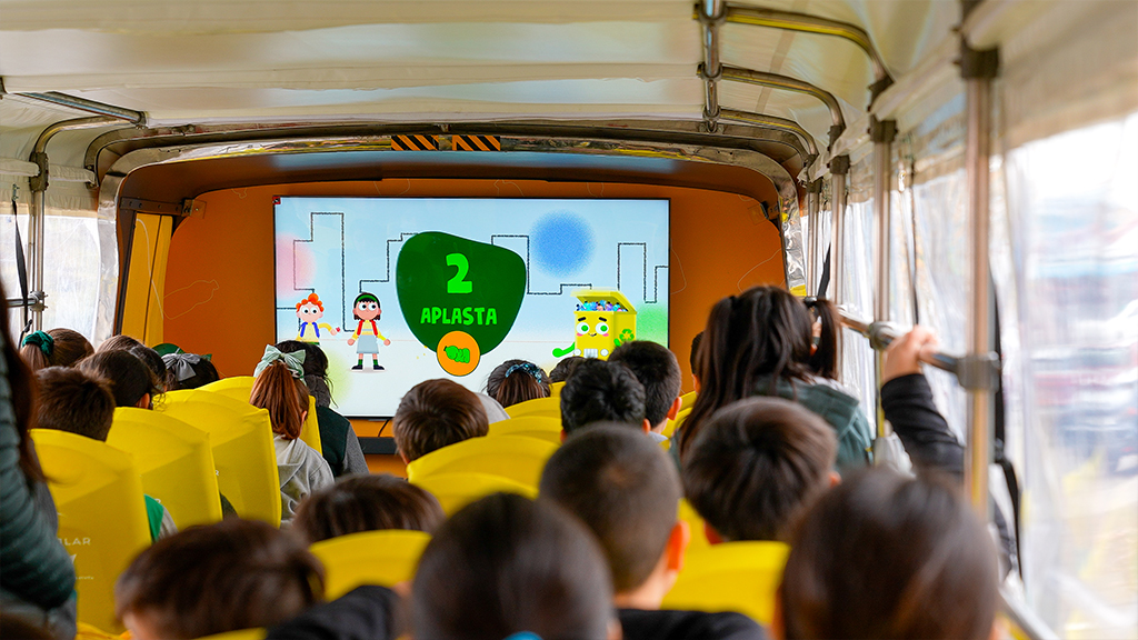 CON BUS INTERACTIVO Y CHARLAS A ESCOLARES CCU Y BILZ Y PAP ZERO INVITAN ...